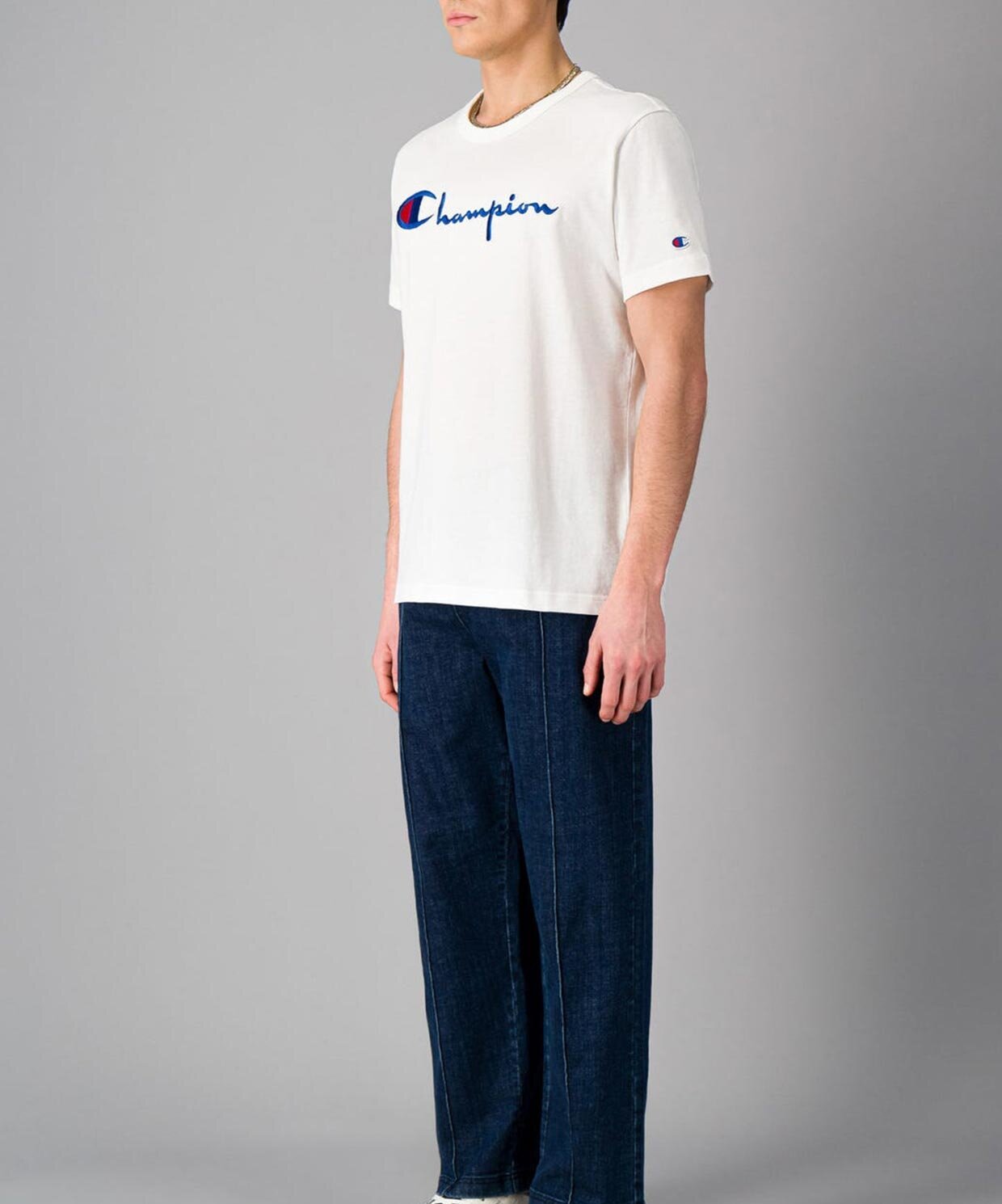 Мужская футболка Champion Crewneck по цене 5680.0 | Sneaks.kg