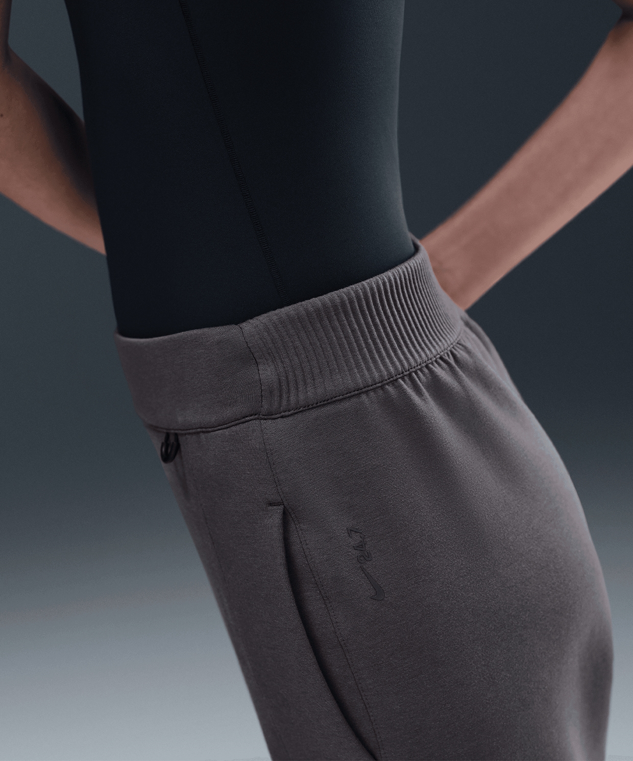 Nike 24.7 ImpossiblySoft Dri-FIT Mid-Rise Joggers | Kadın | HQ8184-036 | Sneaks Up